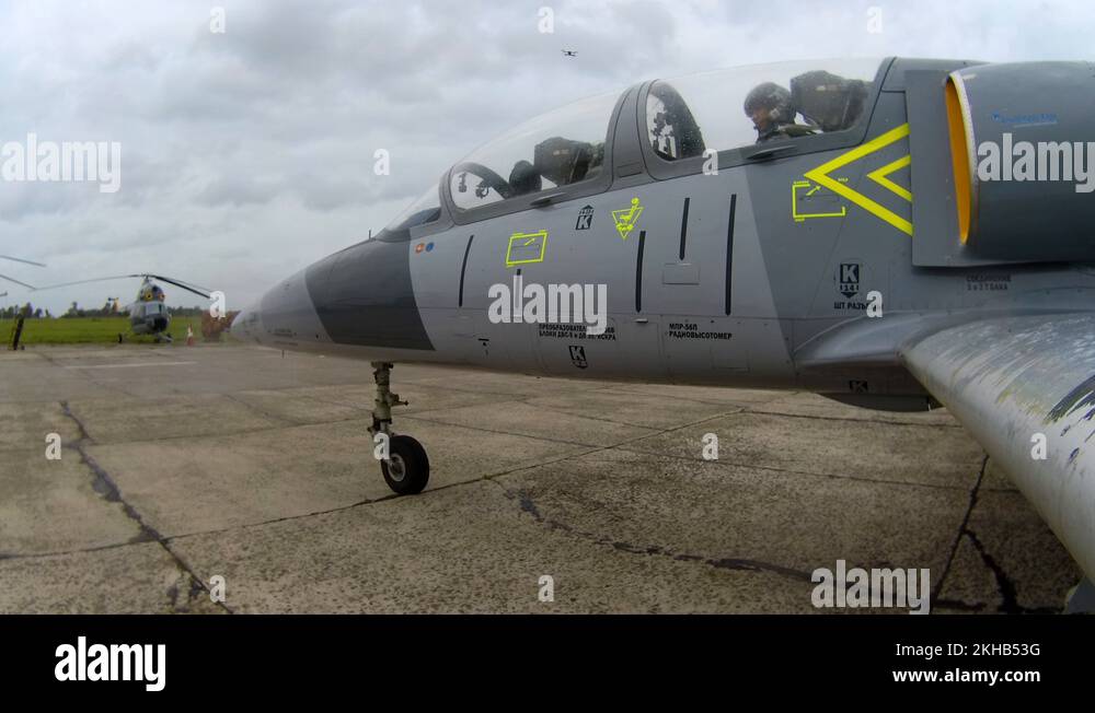 Left wing aircraft Stock Videos & Footage - HD and 4K Video Clips - Alamy