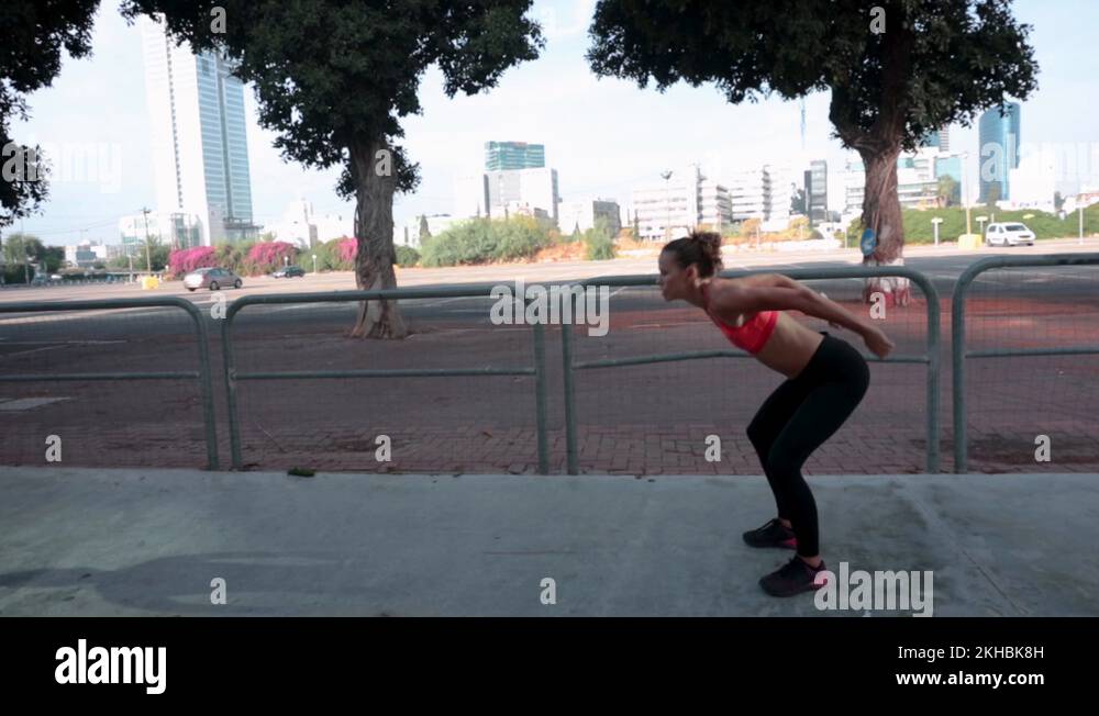 Frog leaps Stock Videos & Footage - HD and 4K Video Clips - Alamy