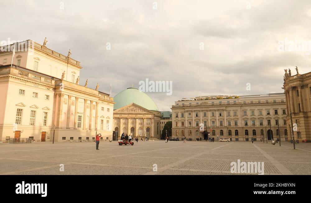 Historic downtown square Stock Videos & Footage - HD and 4K Video Clips ...