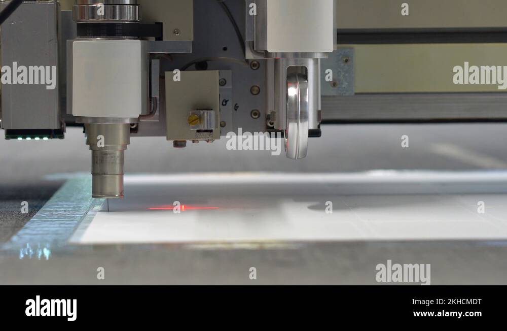 Digital cnc corrugated cardboard vibration knife cutting machine Stock ...