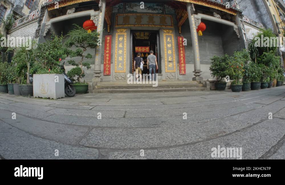 Chinese temple gates Stock Videos & Footage - HD and 4K Video Clips - Alamy
