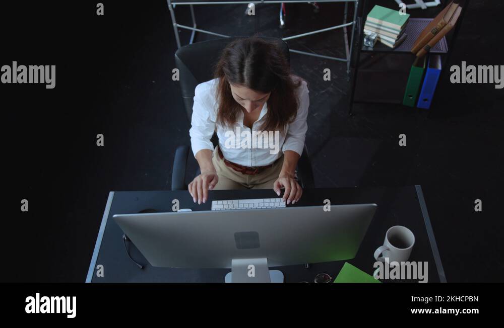 Unmotivated angry young woman experiencing failure at work. Hopeful ...