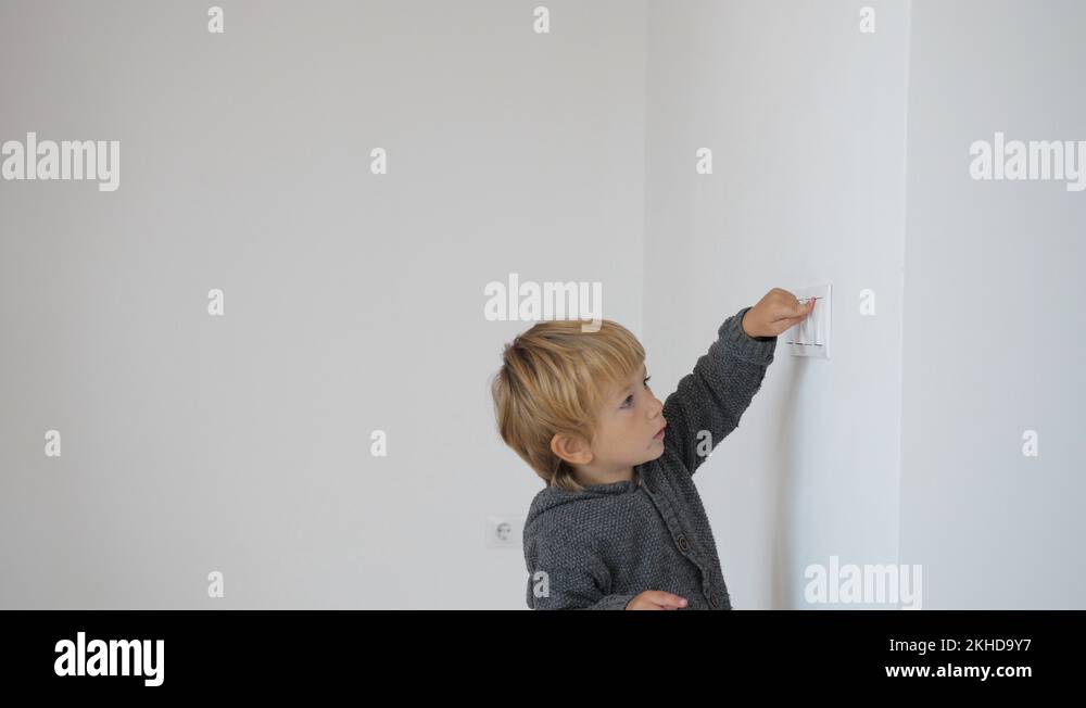 Little child switch the electric button, turn on and turn off light ...