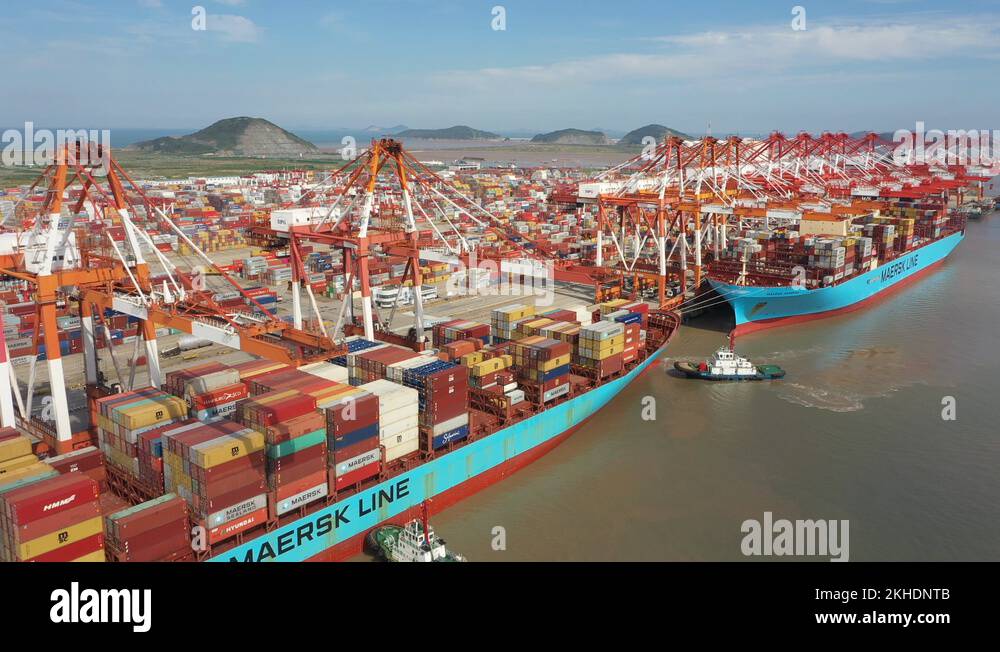 China shipping industry, Maersk cargo vessels in container terminal ...