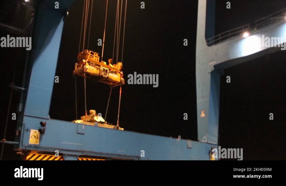 Army chains Stock Videos & Footage - HD and 4K Video Clips - Alamy