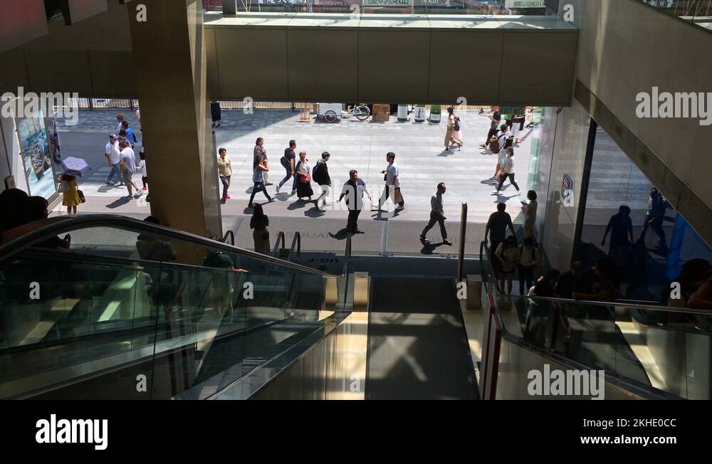 Isquare mall Stock Videos & Footage - HD and 4K Video Clips - Alamy