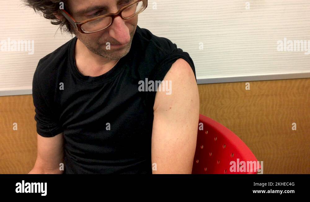 Man injection muscle Stock Videos & Footage - HD and 4K Video Clips - Alamy