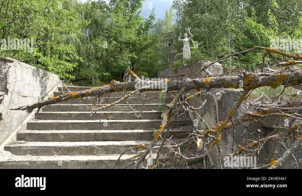 Chernobyl statue Stock Videos & Footage - HD and 4K Video Clips - Alamy