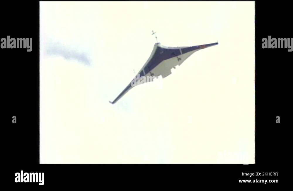 1990s: Plane in flight Stock Video Footage - Alamy