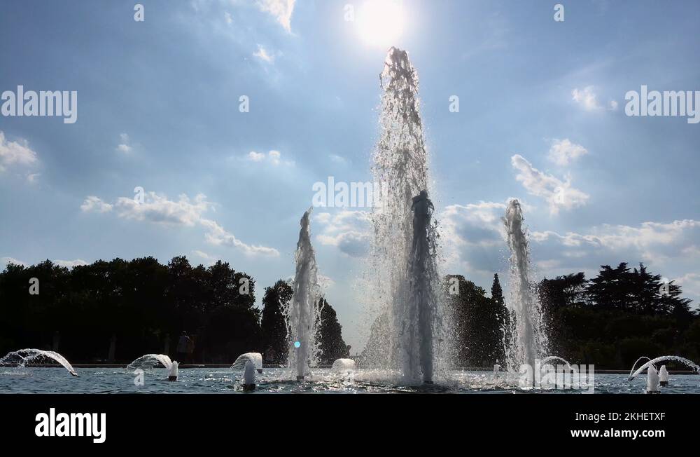 Royal water fountain Stock Videos & Footage - HD and 4K Video Clips - Alamy