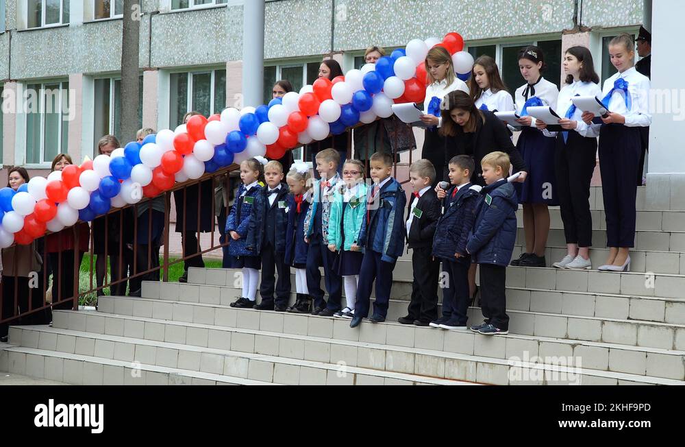 Primary school students speak to primary school students ... Primary school students speak to primary school students ...
