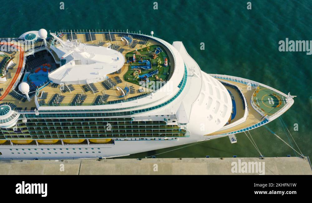 Ocean cruise liner Stock Videos & Footage - HD and 4K Video Clips - Alamy