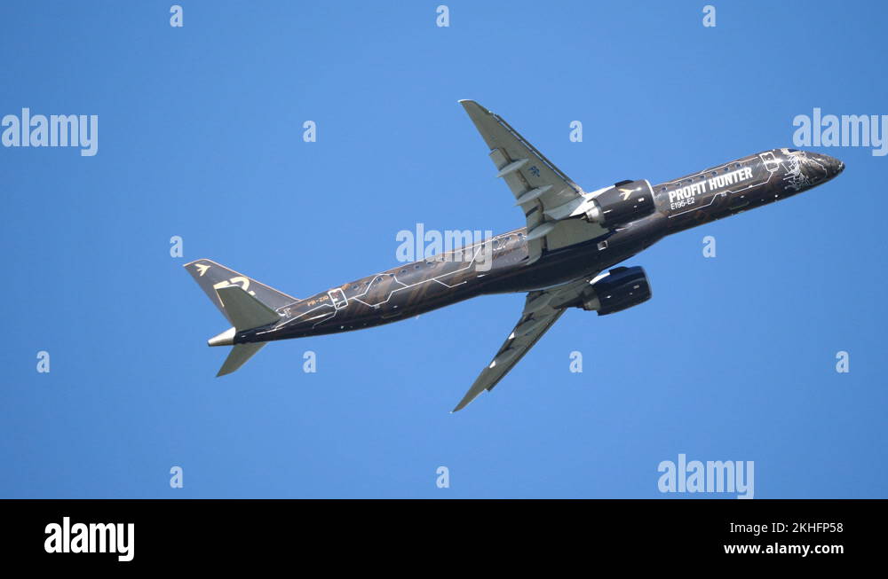 Embraer e195 e2 Stock Videos & Footage - HD and 4K Video Clips - Alamy