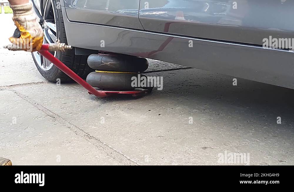Tyre fitting car Stock Videos & Footage - HD and 4K Video Clips - Alamy