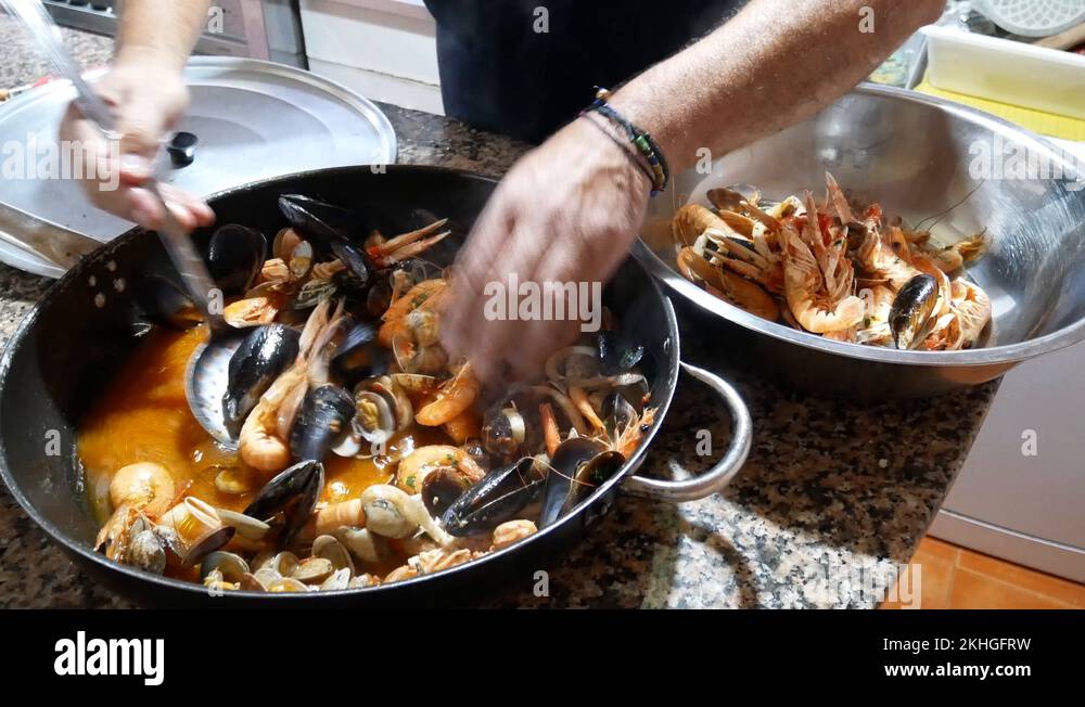 Wok Cooked Seafood Stock Videos And Footage Hd And 4k Video Clips Alamy