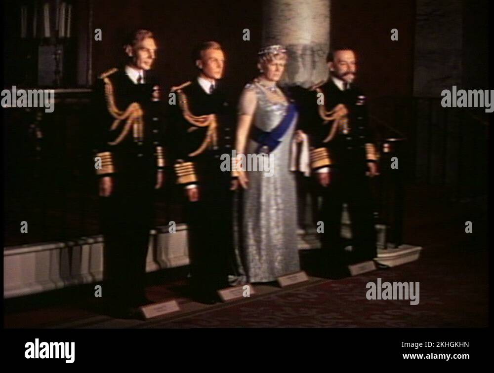 LONDON, ENGLAND, 1976, Wax Museum, Edward VIII, George VI, Queen Mary ...
