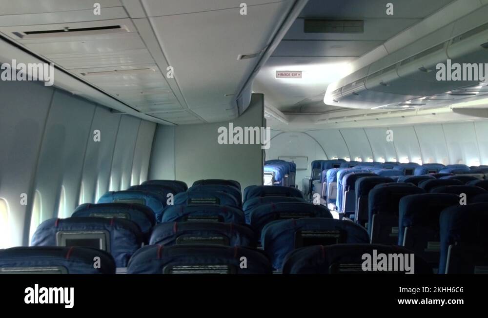 Boeing 747 cabin Stock Videos & Footage - HD and 4K Video Clips - Alamy