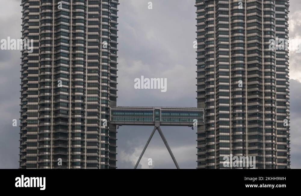 Petronas twin towers sky bridge Stock Videos & Footage - HD and 4K ...