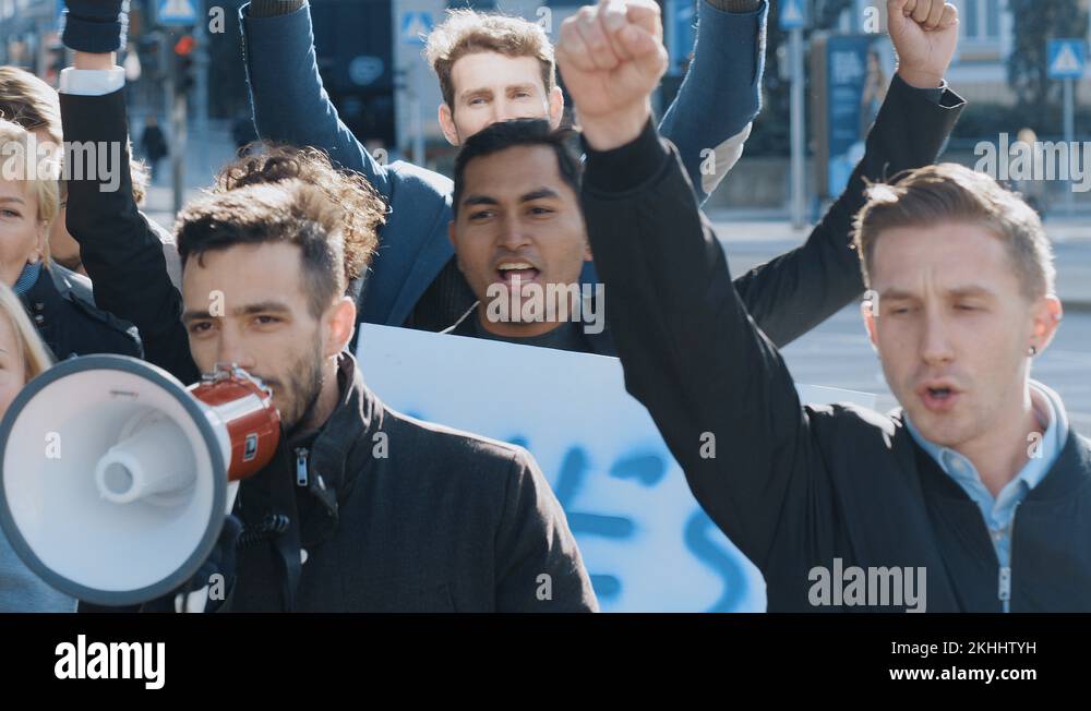 People picketing Stock Videos & Footage - HD and 4K Video Clips - Alamy