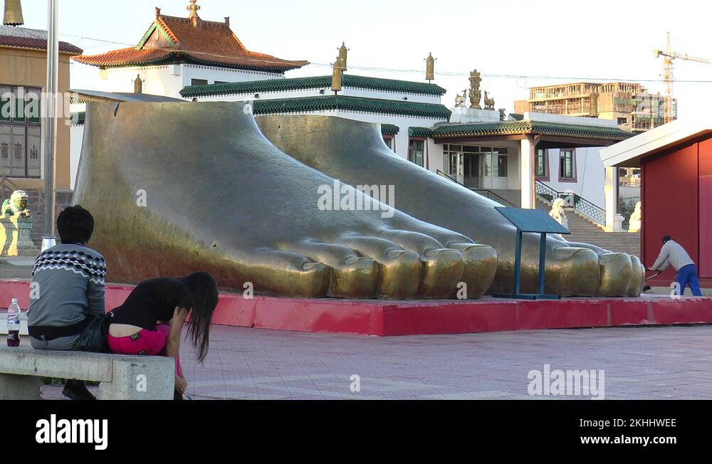 Bronze feet Stock Videos & Footage - HD and 4K Video Clips - Alamy