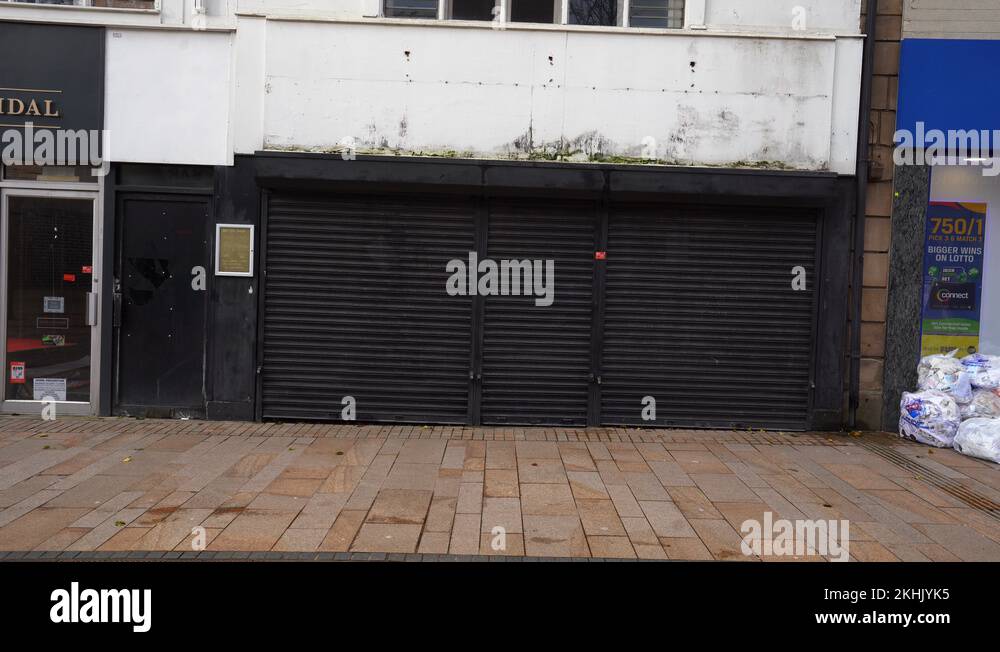 High street retail empty shops Stock Videos & Footage - HD and 4K Video ...