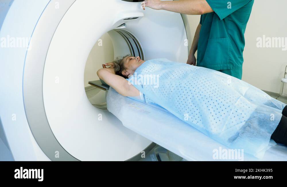 Elderly female patient on medical examination. CT or MRI scan. 4K Stock ...