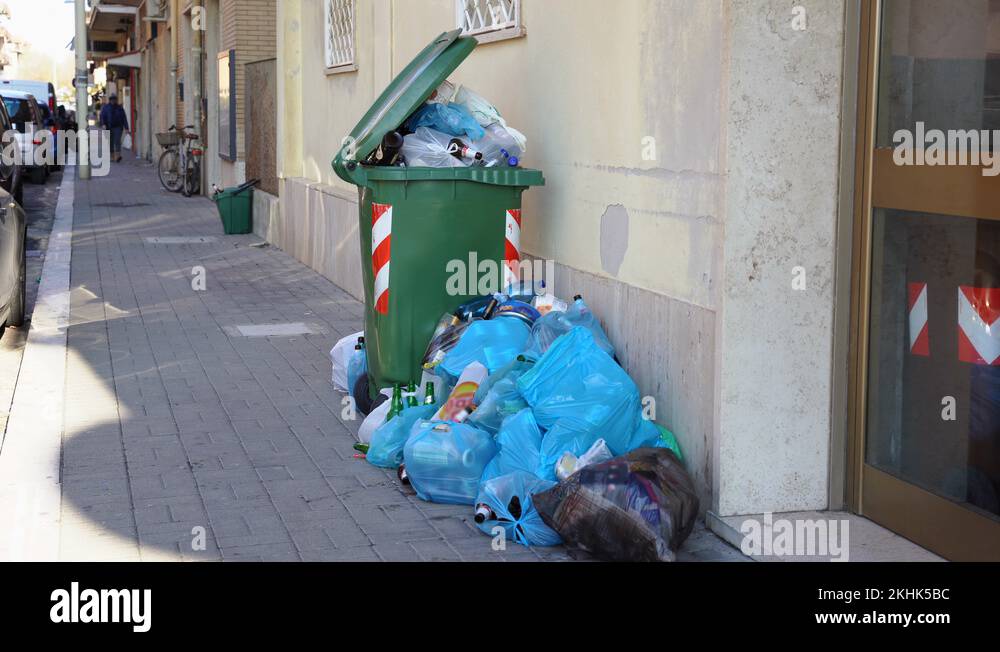 Overfilled container Stock Videos & Footage - HD and 4K Video Clips - Alamy