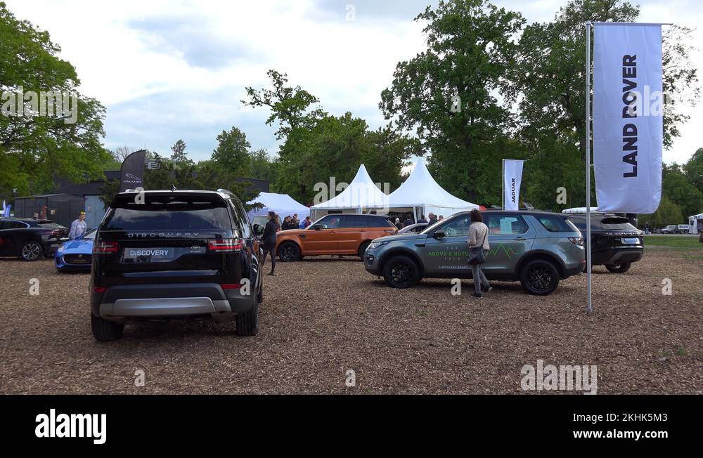Land rover in a field Stock Videos & Footage - HD and 4K Video Clips ...