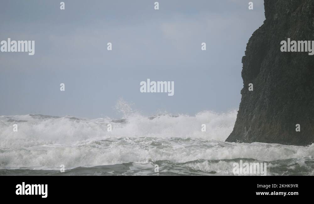 Big storm waves Stock Videos & Footage - HD and 4K Video Clips - Alamy