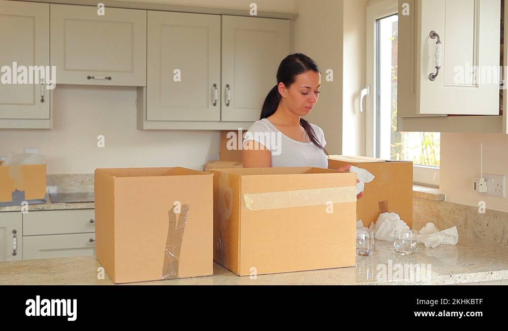 Packing up boxes Stock Videos & Footage - HD and 4K Video Clips - Alamy