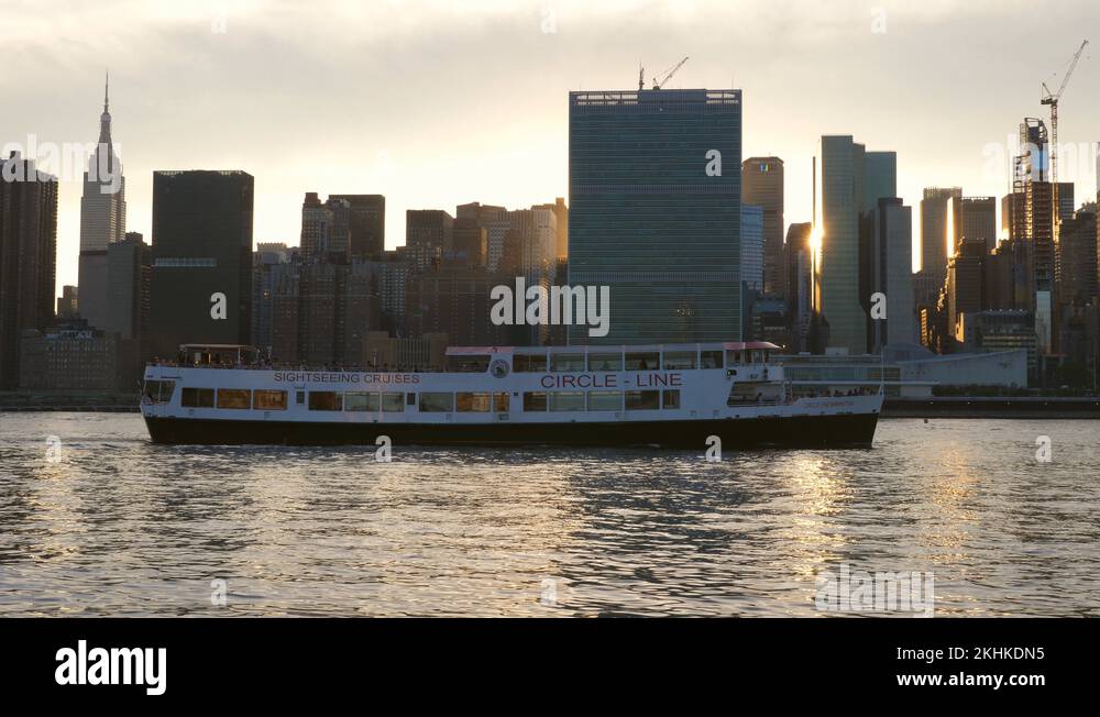 Circle line sightseeing tourist cruise tour boat Stock Videos & Footage ...
