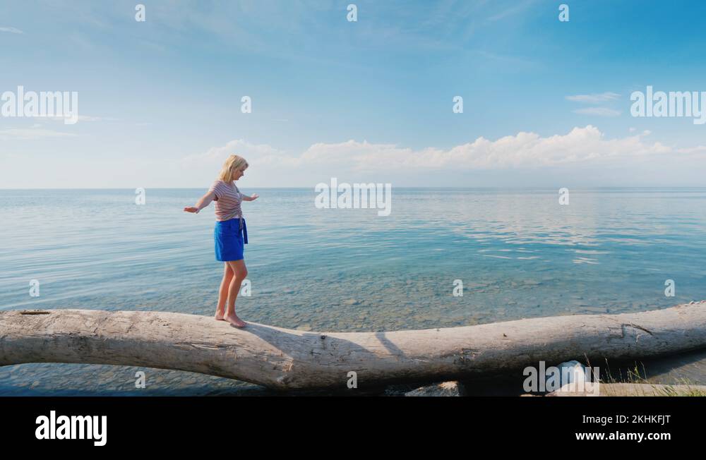 Log balancing Stock Videos & Footage - HD and 4K Video Clips - Alamy