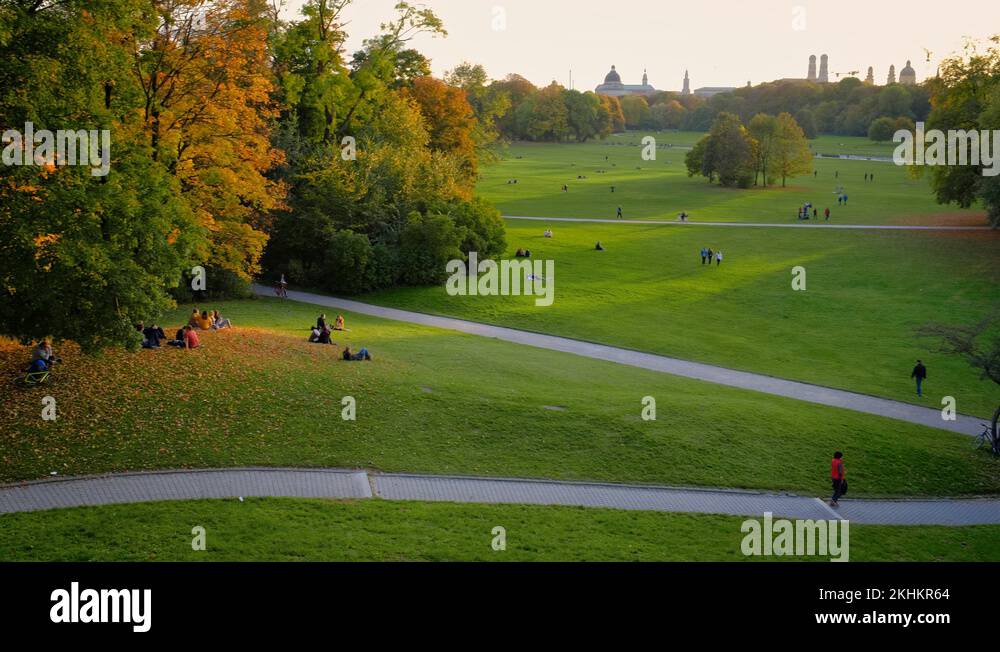 Fall in munich Stock Videos & Footage - HD and 4K Video Clips - Alamy