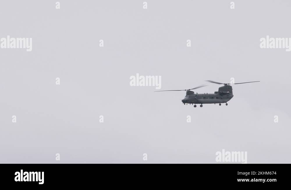 4K: Chinook military helicopter / Chopper flying in the sky in the ...