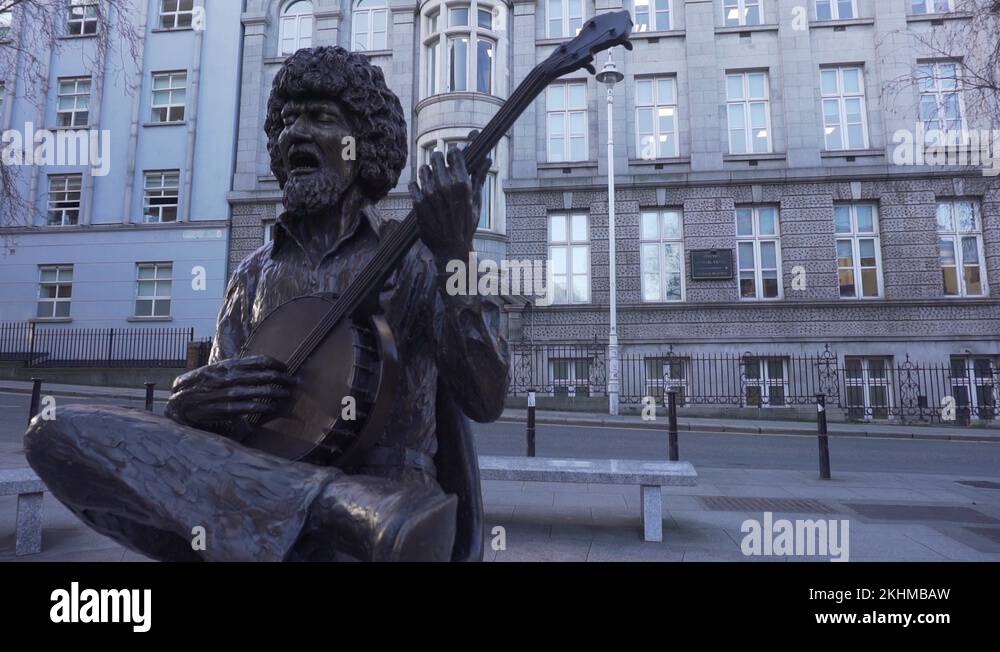 Seated bronze statue Stock Videos & Footage - HD and 4K Video Clips - Alamy