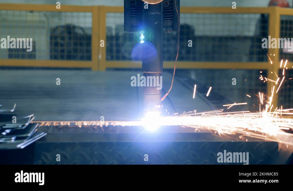 Welding metal plates Stock Videos & Footage - HD and 4K Video Clips - Alamy