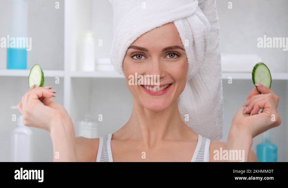 Detox mask Stock Videos & Footage - HD and 4K Video Clips - Alamy
