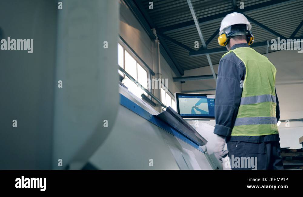 Welding inspector Stock Videos & Footage - HD and 4K Video Clips - Alamy