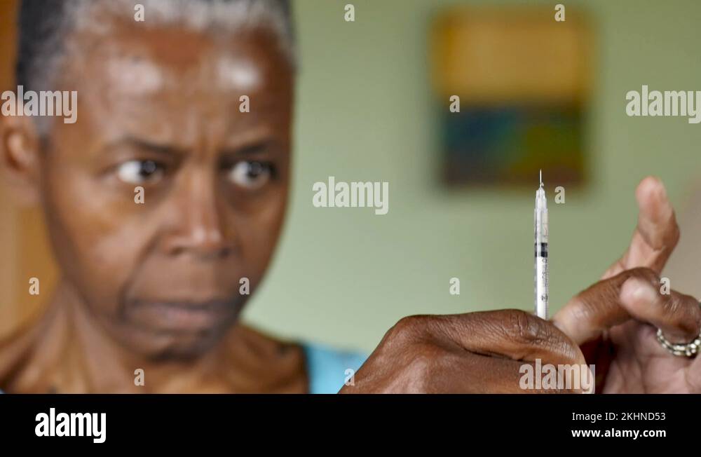 African American woman with diabetes giving herself an insulin ...