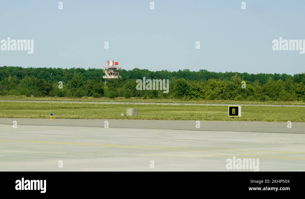 Airfield beacon Stock Videos & Footage - HD and 4K Video Clips - Alamy