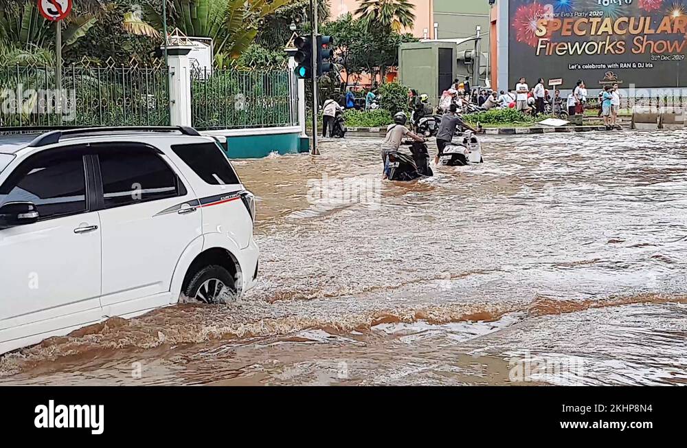 Pushing motorcycle Stock Videos & Footage - HD and 4K Video Clips - Alamy