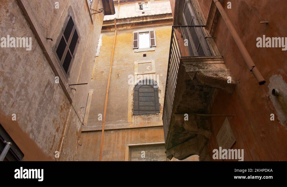 Cracked buildings Stock Videos & Footage - HD and 4K Video Clips - Alamy