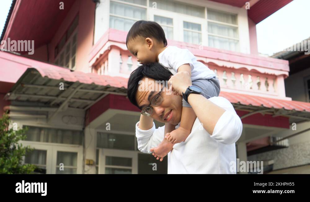 Piggyback house Stock Videos & Footage - HD and 4K Video Clips - Alamy