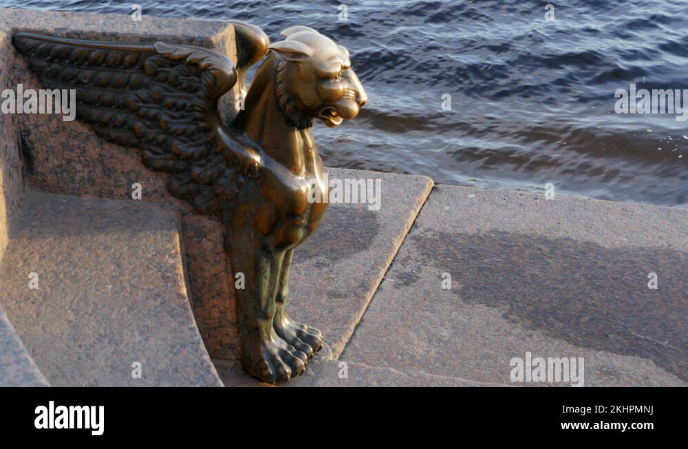 Griffin lion Stock Videos & Footage - HD and 4K Video Clips - Alamy