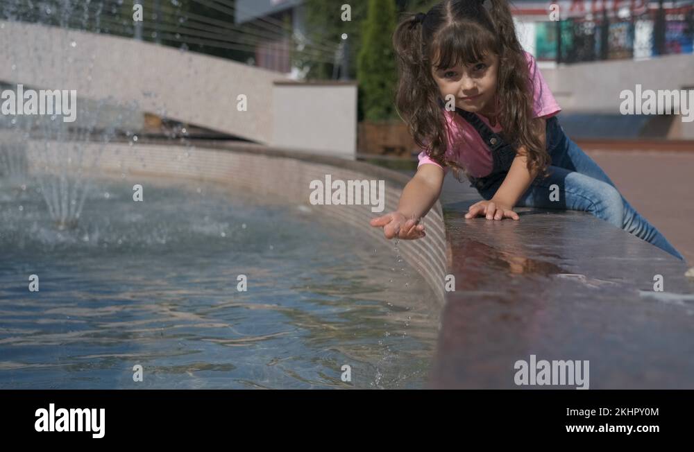 Child splash Stock Videos & Footage - HD and 4K Video Clips - Alamy