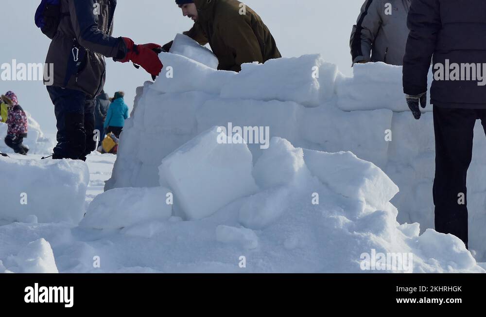 Build an igloo Stock Videos & Footage - HD and 4K Video Clips - Alamy