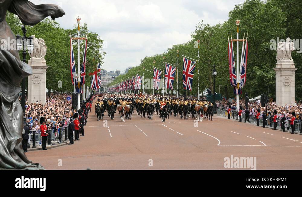 Grenadier guards flag Stock Videos & Footage - HD and 4K Video Clips ...