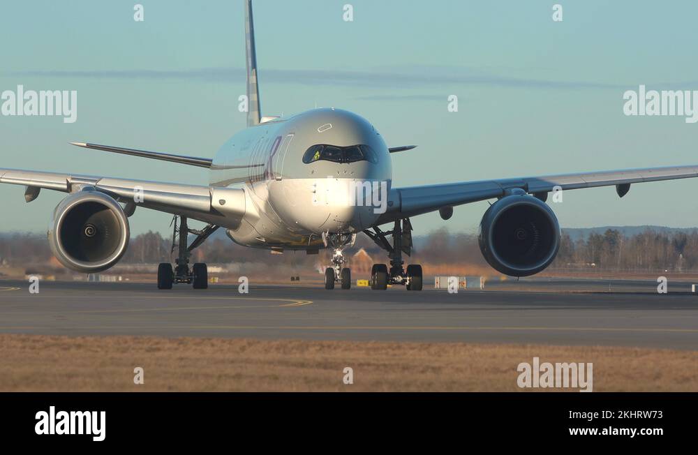 Airbus a350 take off Stock Videos & Footage - HD and 4K Video Clips - Alamy