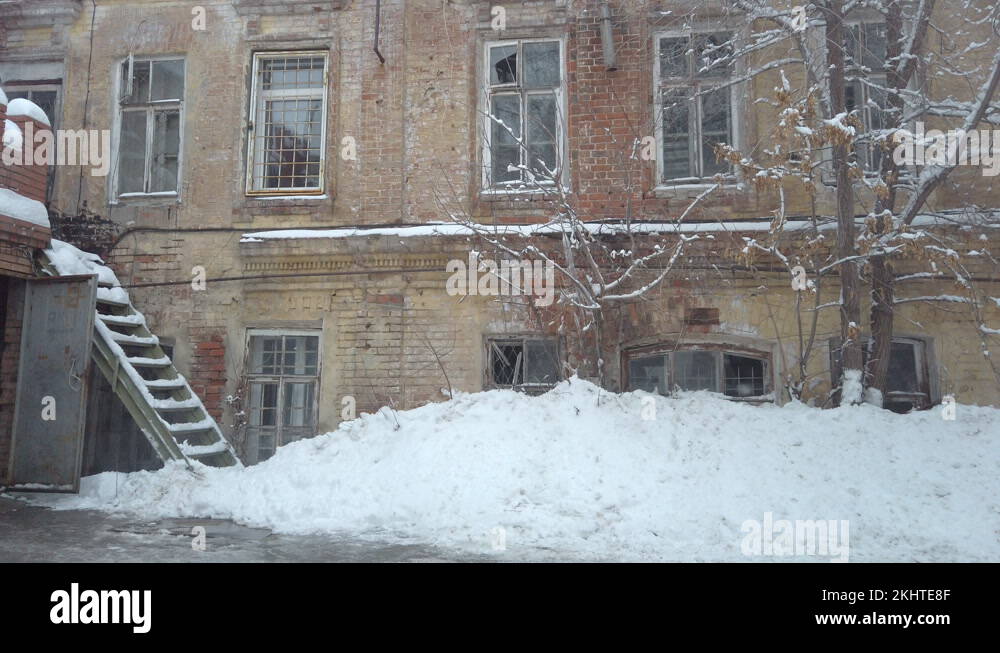 Double storey story Stock Videos & Footage - HD and 4K Video Clips - Alamy