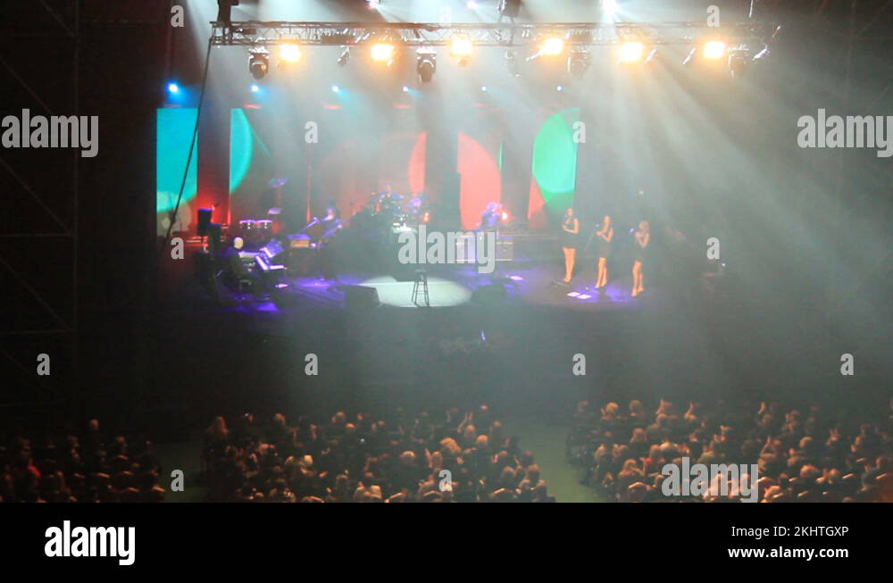 Performer stage applause Stock Videos & Footage - HD and 4K Video Clips ...